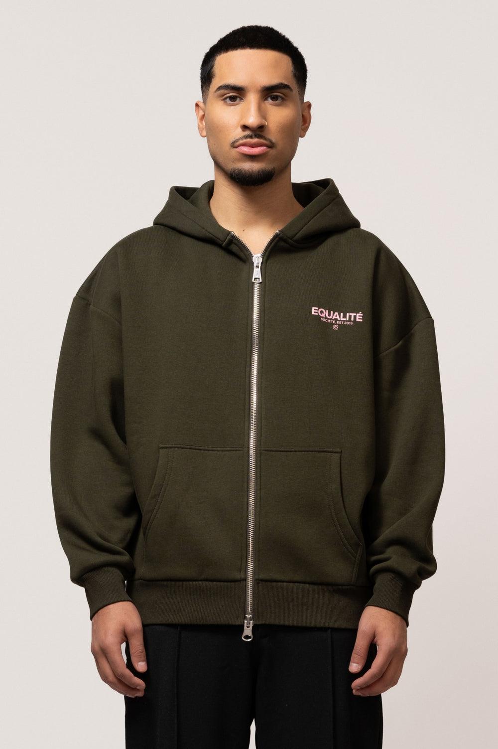 SOCIETÉ OVERSIZED FULL ZIP HOODIE | ARMY - Equalité